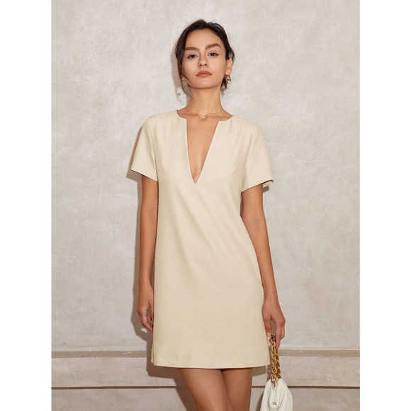 WILA | Tops | Minimalist Notched V Neck Keyhole Back Tunic Dress White ...